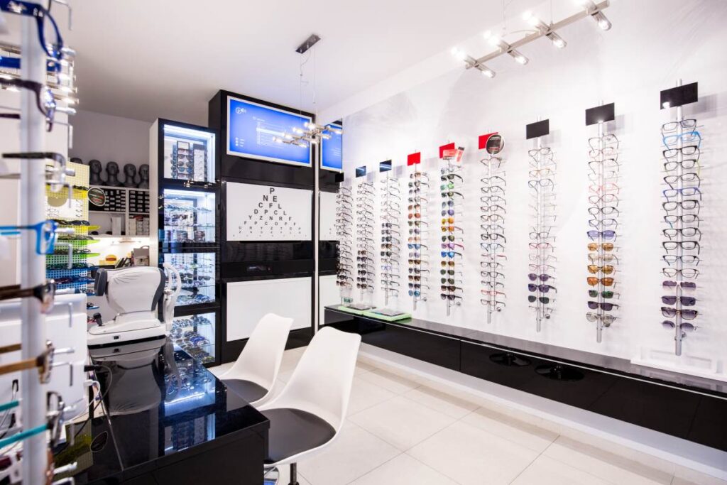 5 Benefits of an Eyeglasses Store When Needing New Glasses